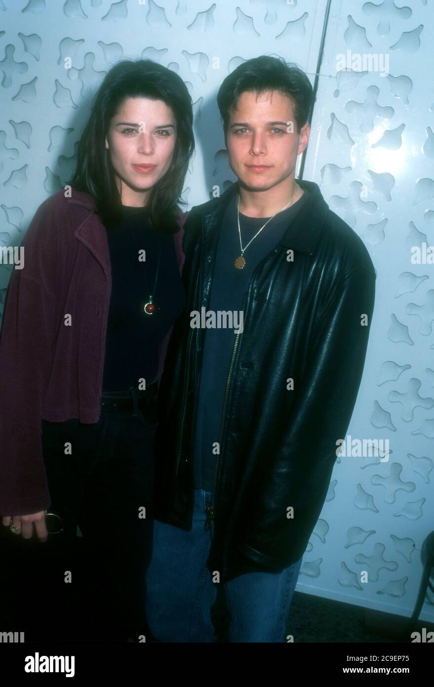 Neve campbell scott wolf party of five hi-res stock photography and ...