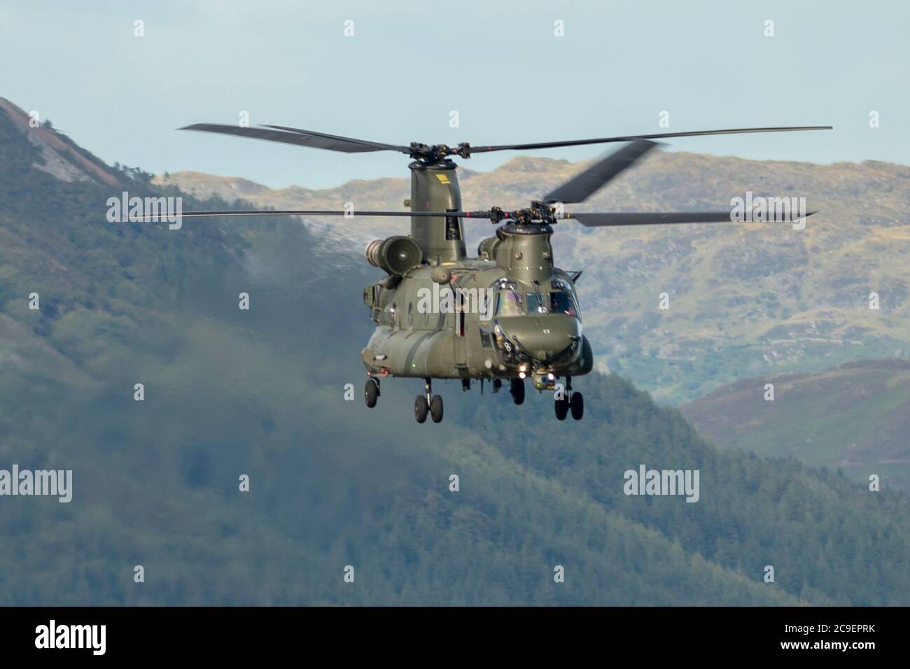 Ch 47 chinook lift hi-res stock photography and images - Alamy