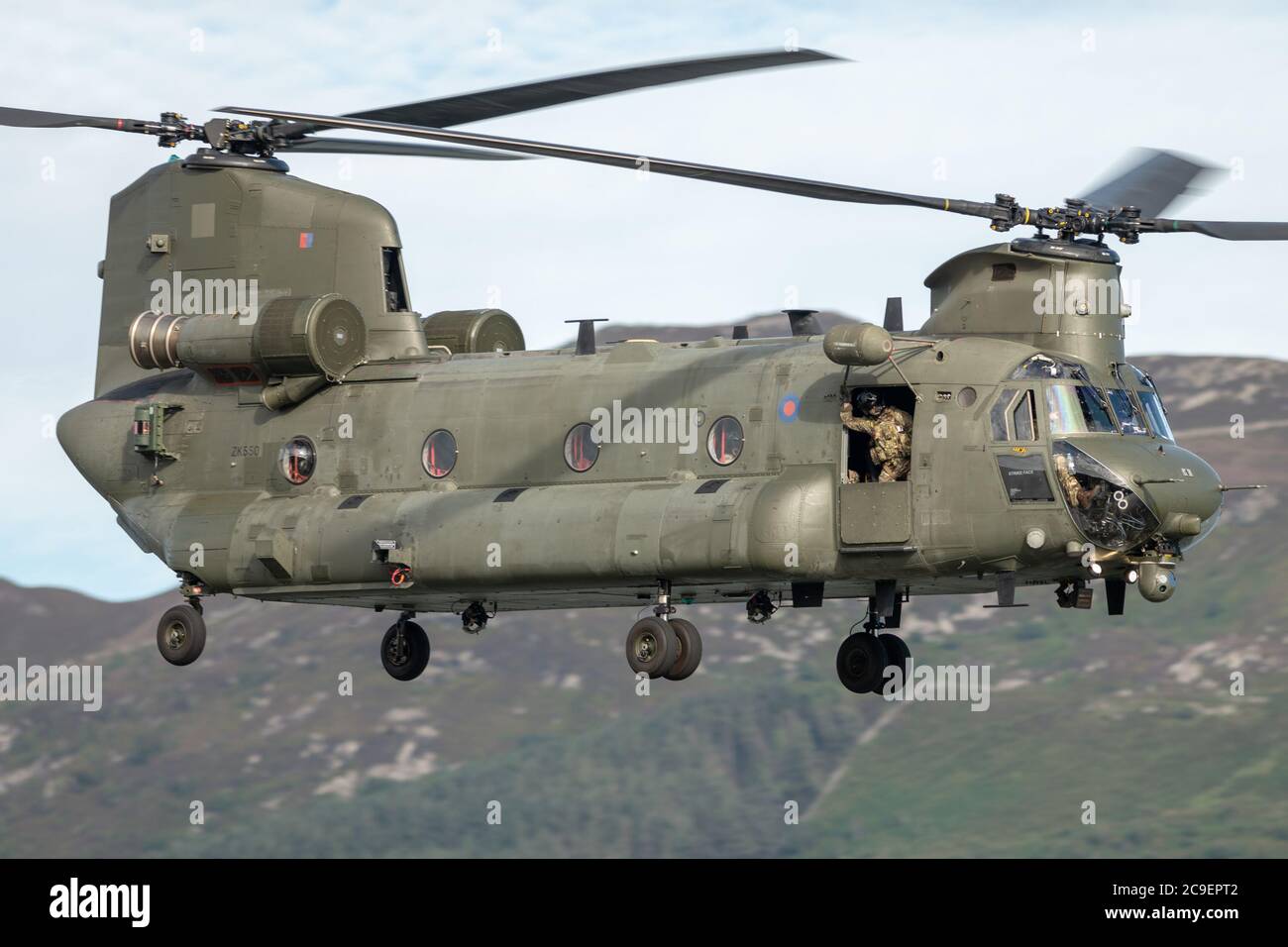 Ch 47 chinook lift hi-res stock photography and images - Alamy