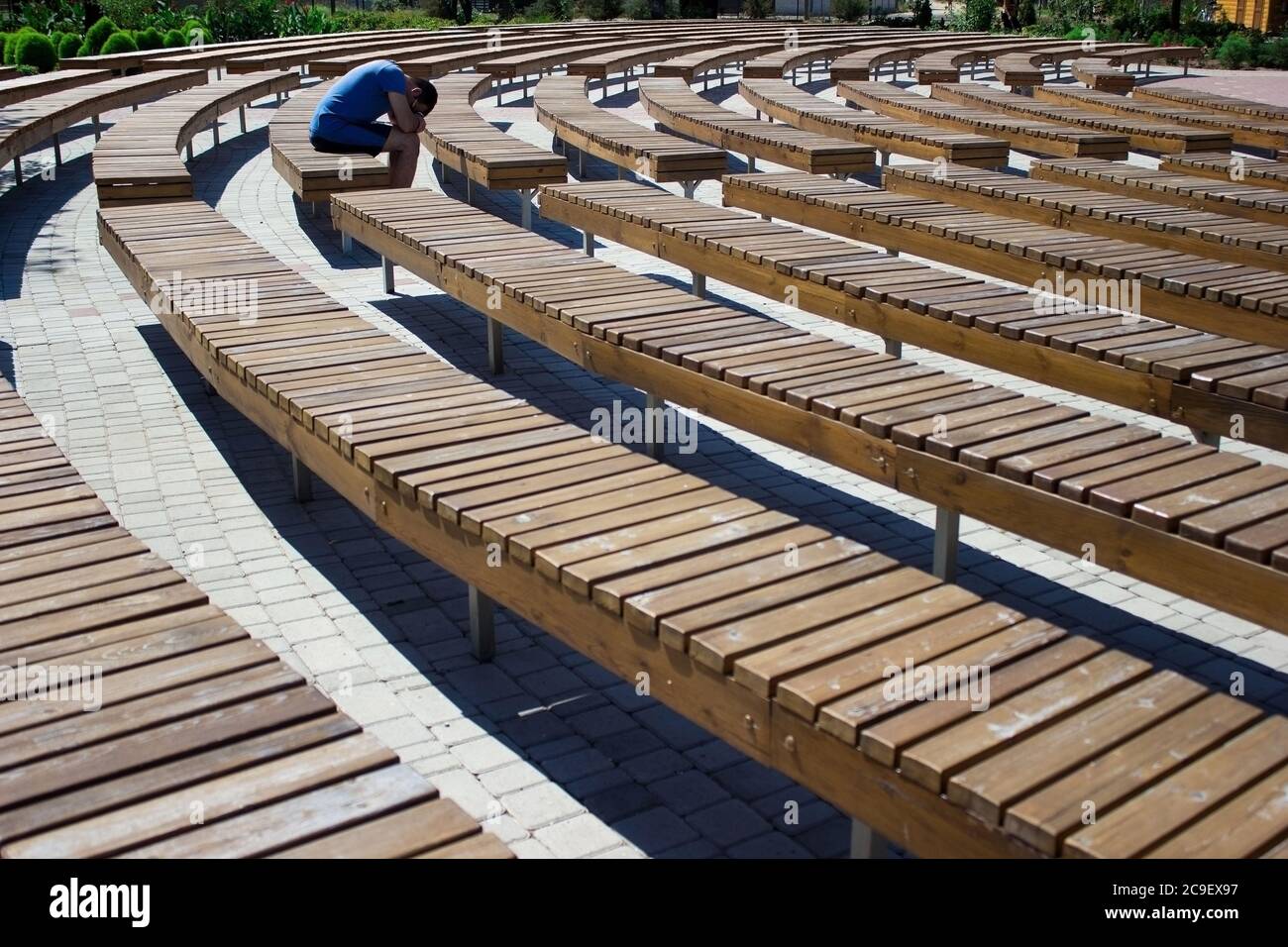 Back to back outdoor benches hi-res stock photography and images - Alamy