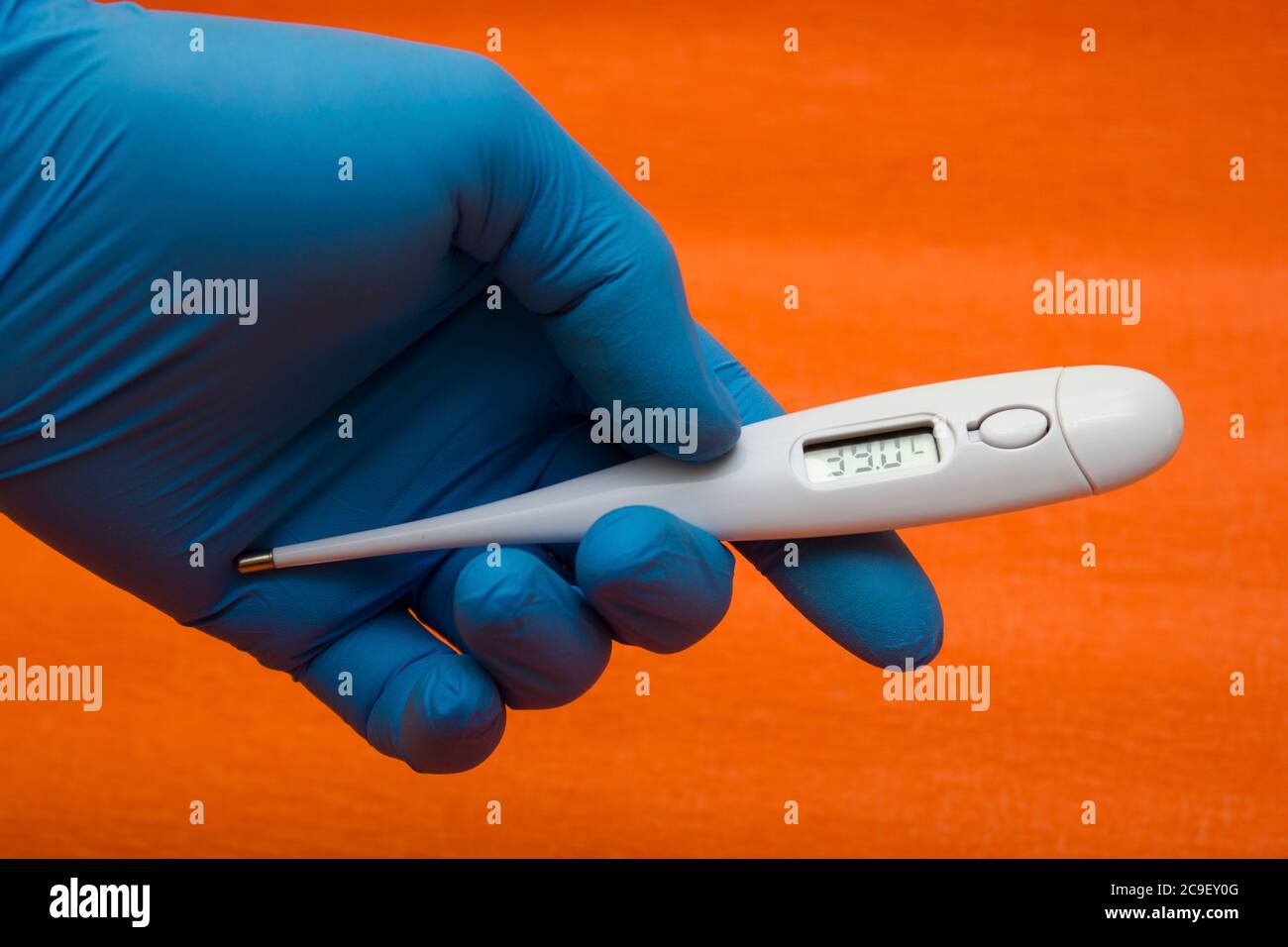 Medical electronic thermometer hi-res stock photography and images - Alamy