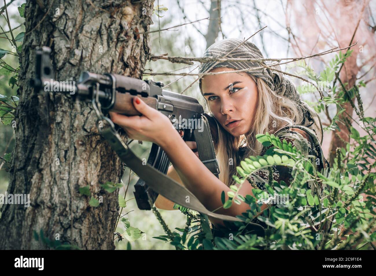 Army Girls With Guns Wallpaper