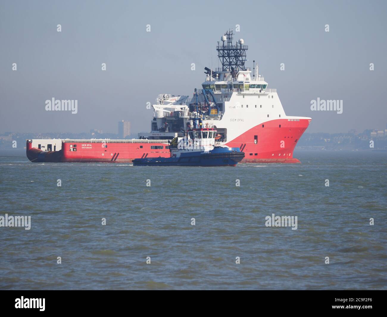 Sheerness, Kent, UK. 31st July, 2020. A second oil/gas drilling rig was ...