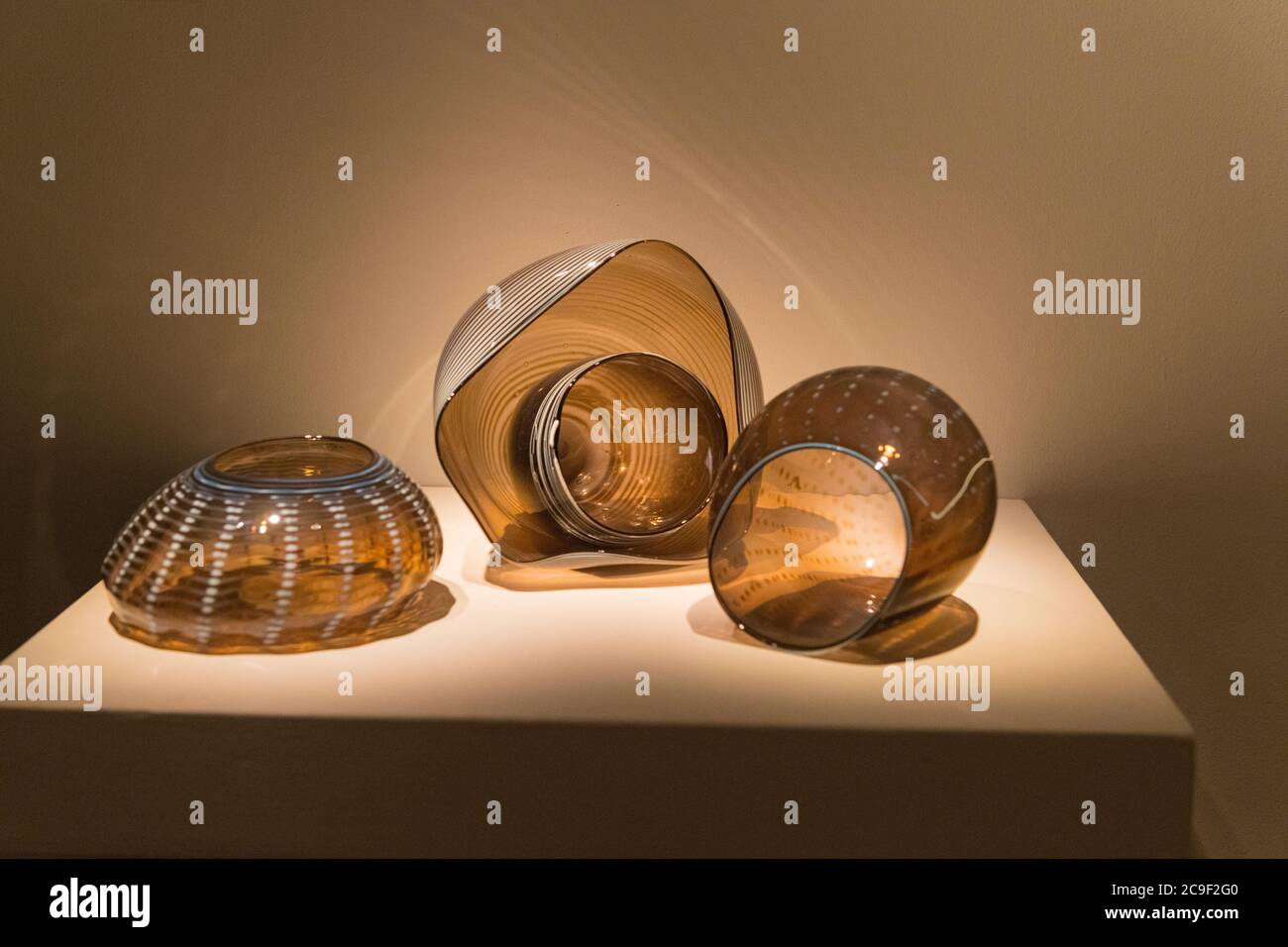 Kew Royal Botanical Gardens iconic Dale Chihuly Reflections Exhibition ...