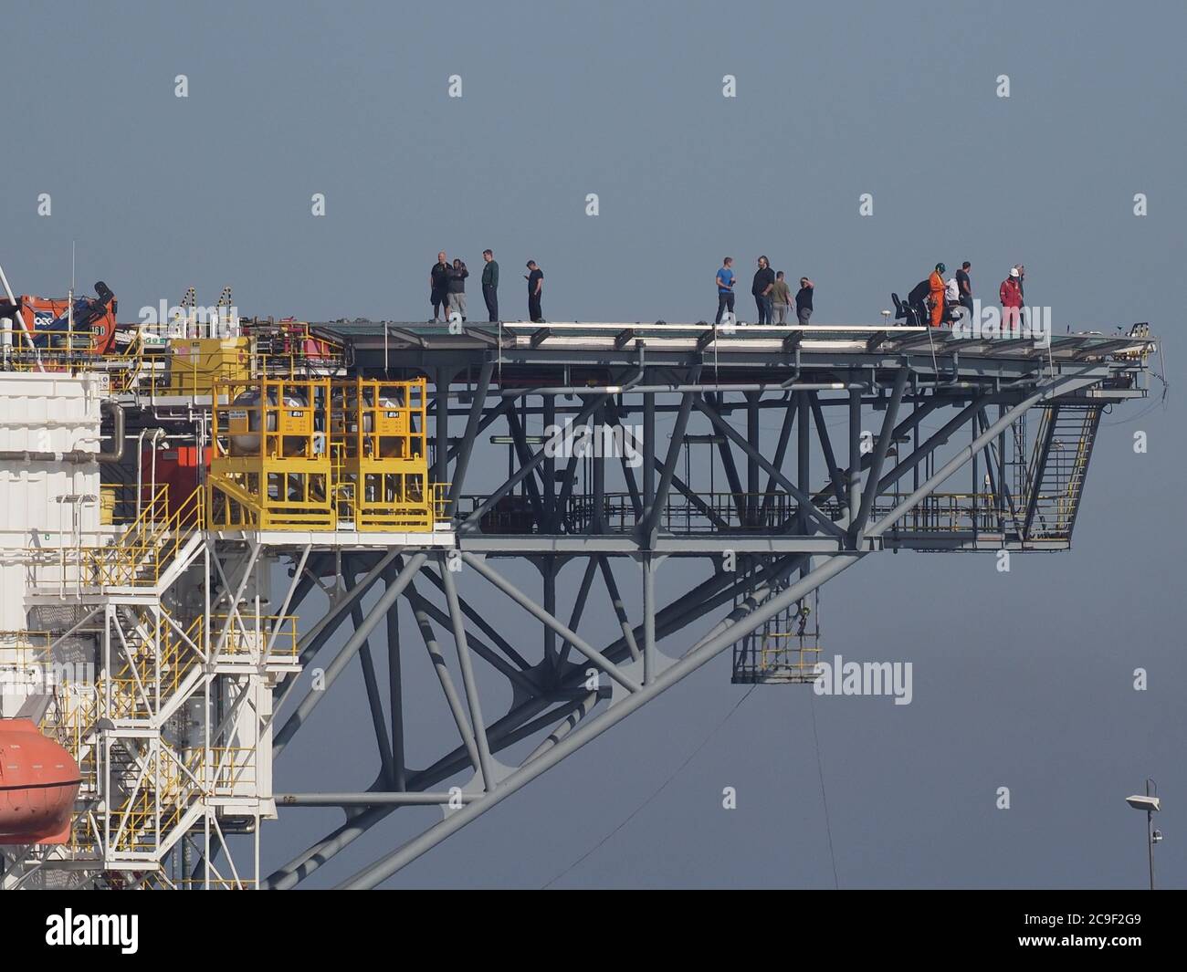 Laid up oil rig hi-res stock photography and images - Alamy