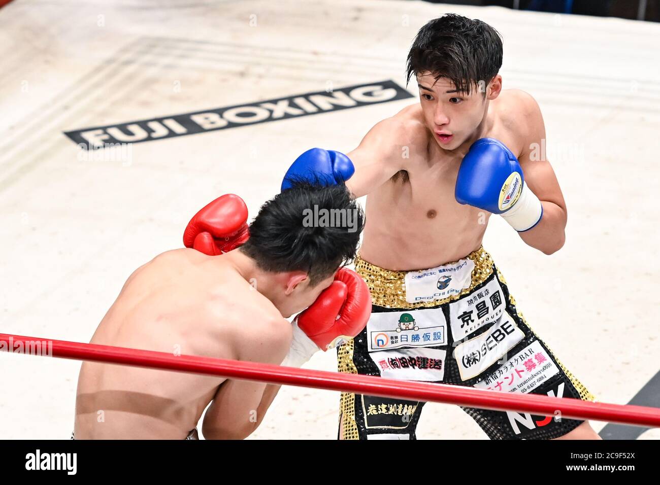 Rentaro Kimura (R) in action against Yuya Azuma during Kimura's pro ...