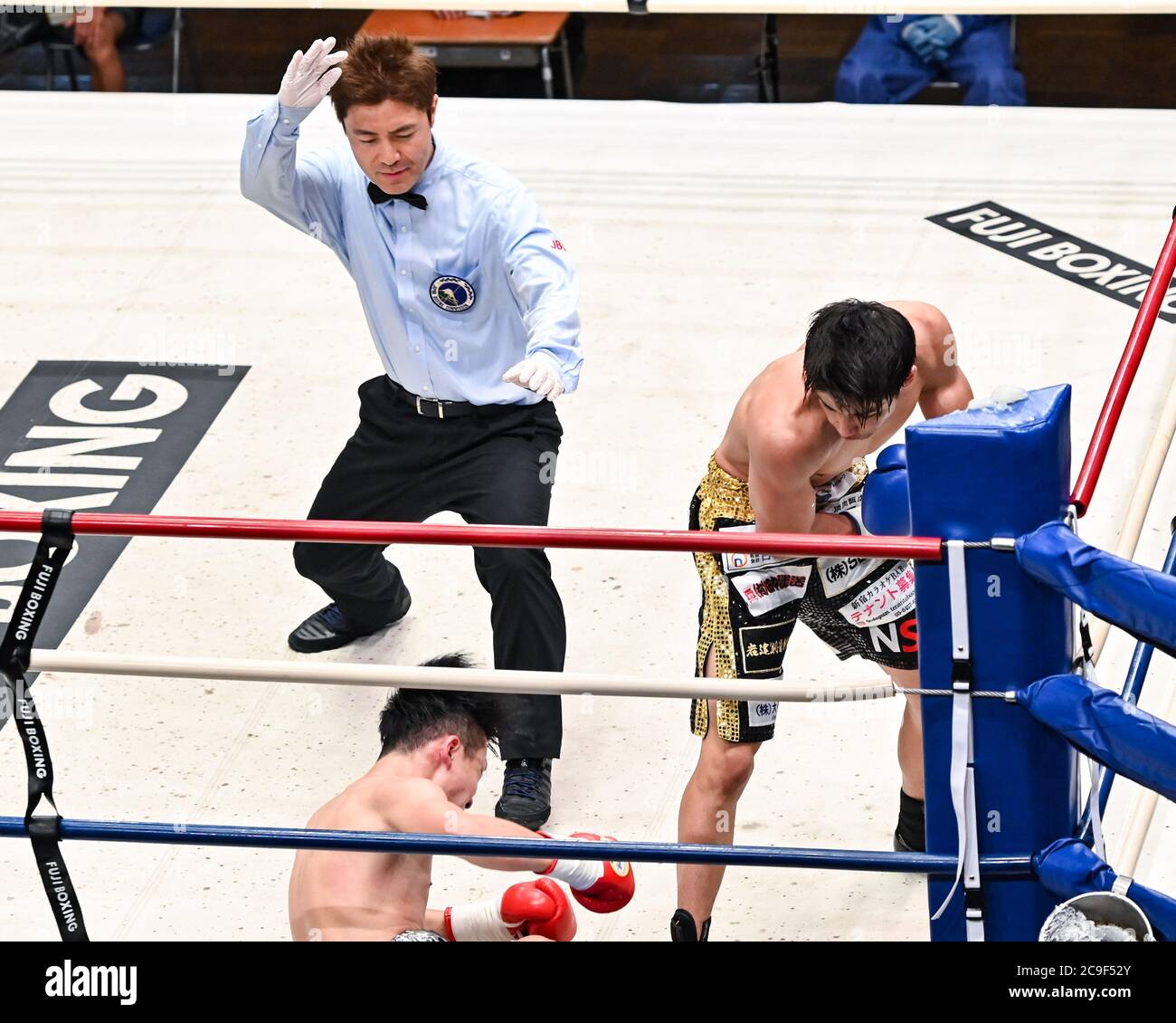 The referee stops the fight after Yuya Azuma was knocked down by ...