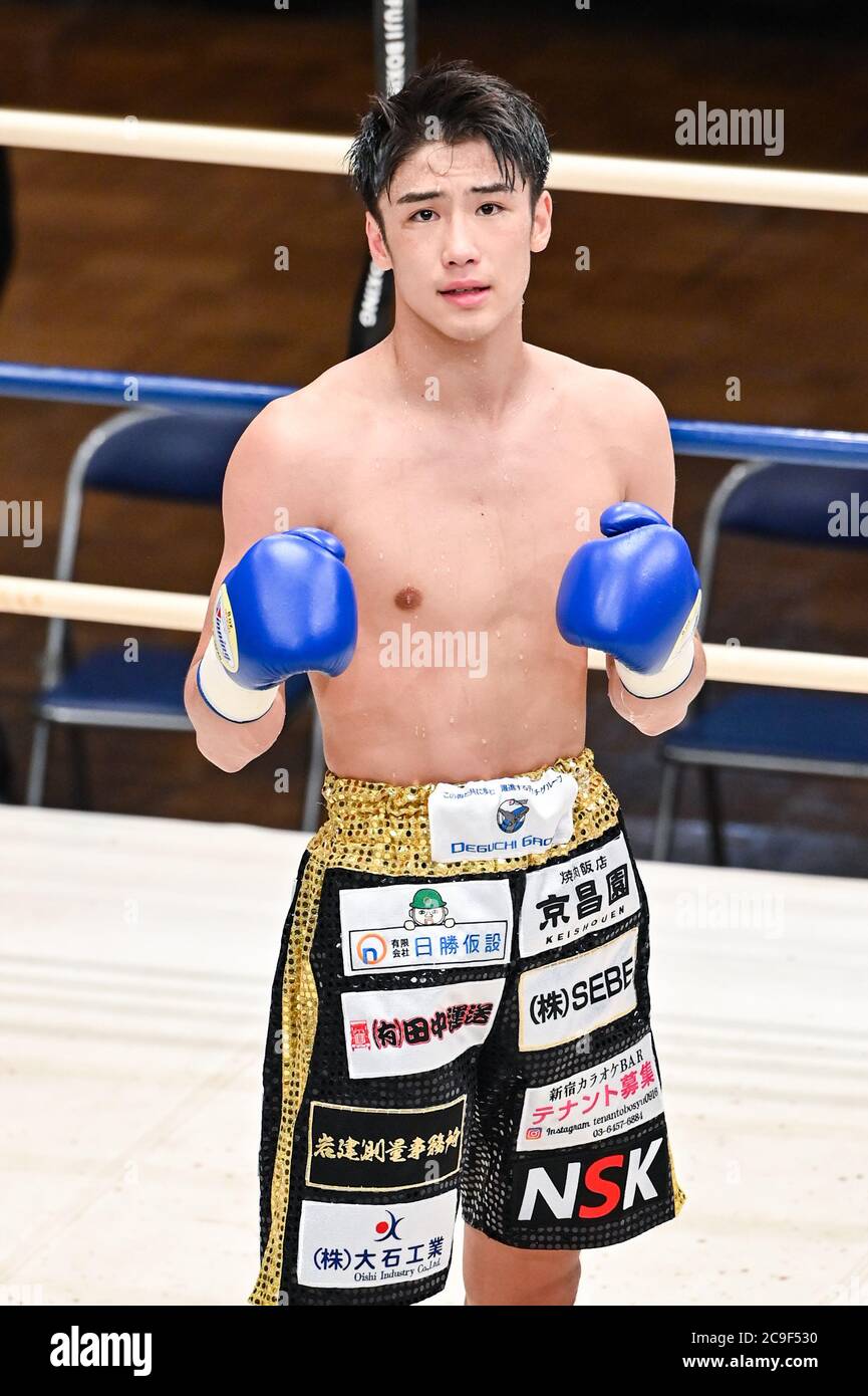Rentaro Kimura poses after winning his pro debut boxing match at ...