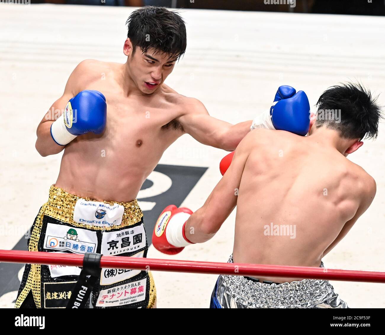 Rentaro Kimura (L) in action against Yuya Azuma during Kimura's pro ...