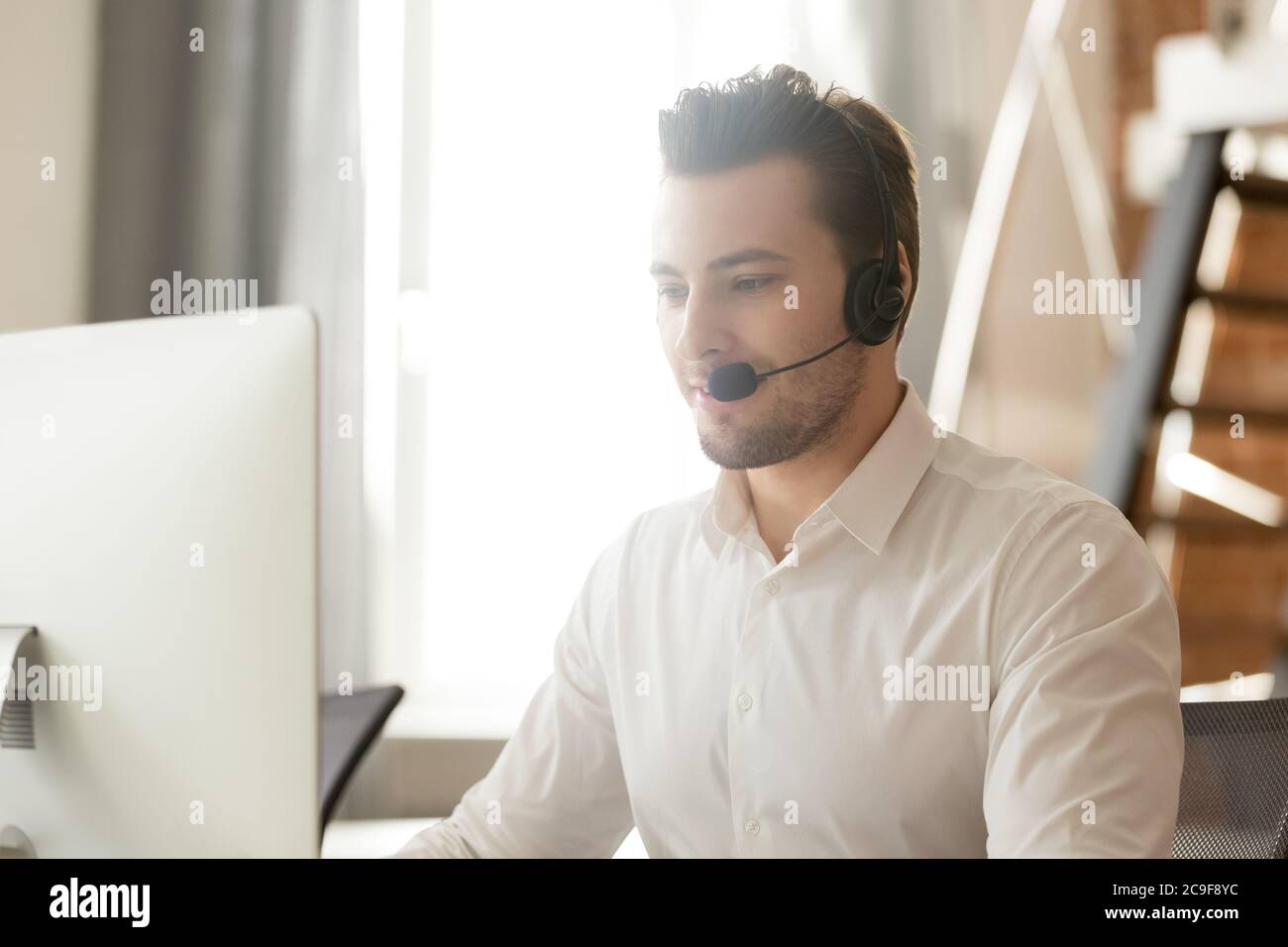 Computer operator hi-res stock photography and images - Alamy