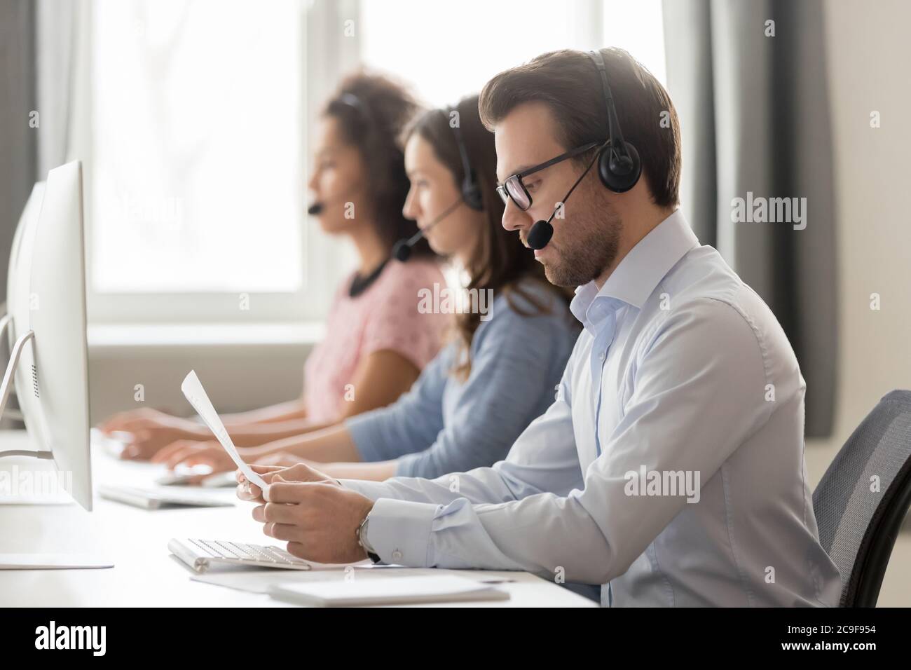 Businessman call center documents hi-res stock photography and images ...