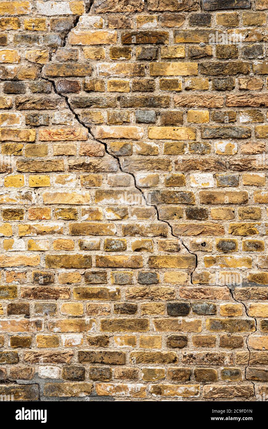 Poor brickwork hi-res stock photography and images - Alamy