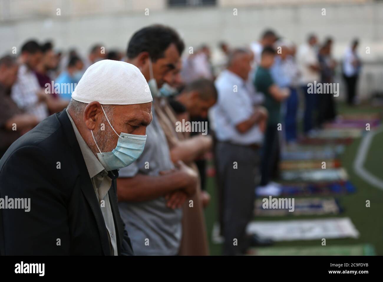 Face mask attends prayers hi-res stock photography and images - Alamy