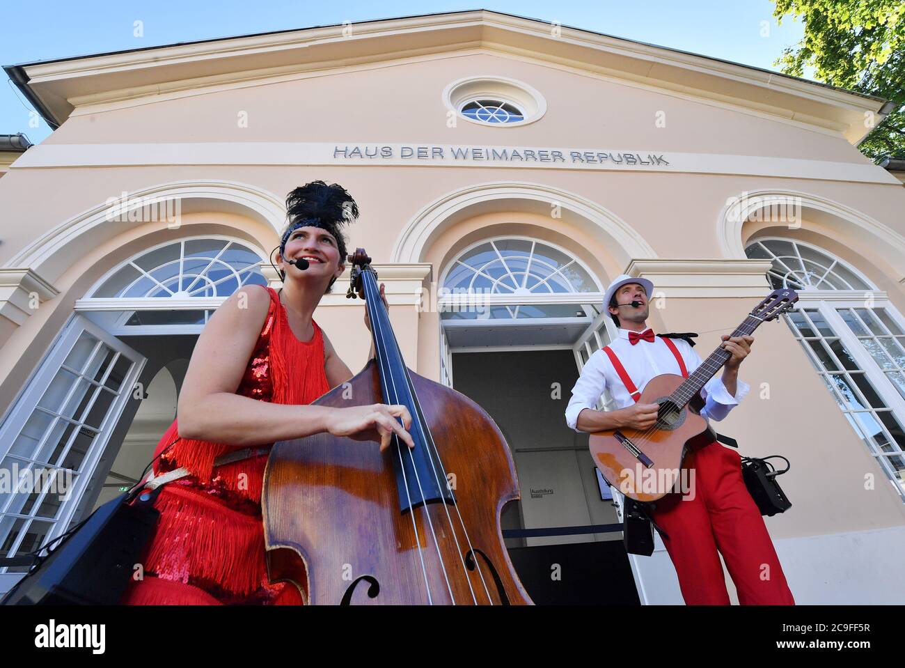 Weimar, Germany. 31st July, 2020. Musicians sing and play in front of ...