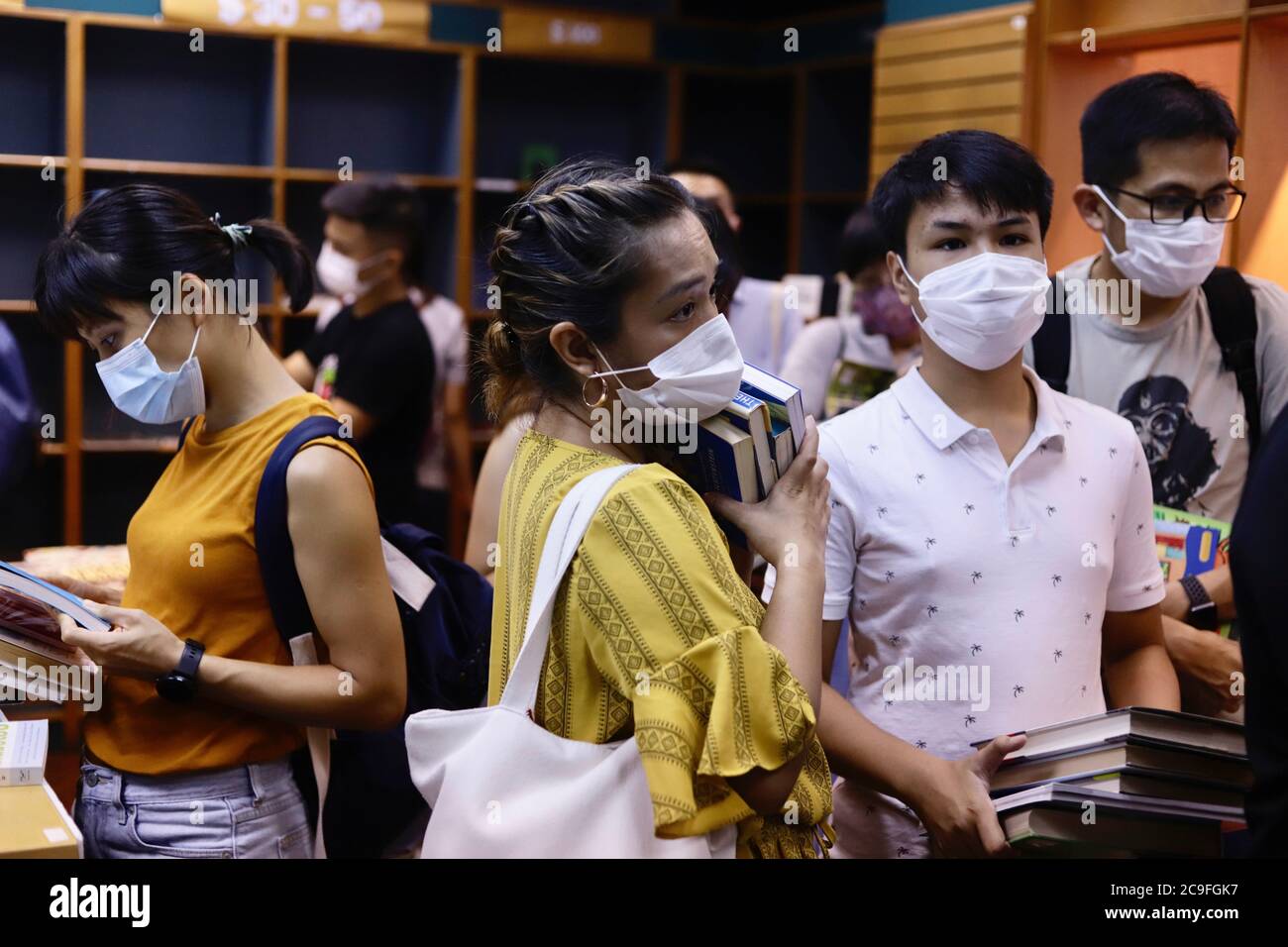 Cashier queue hi-res stock photography and images - Alamy
