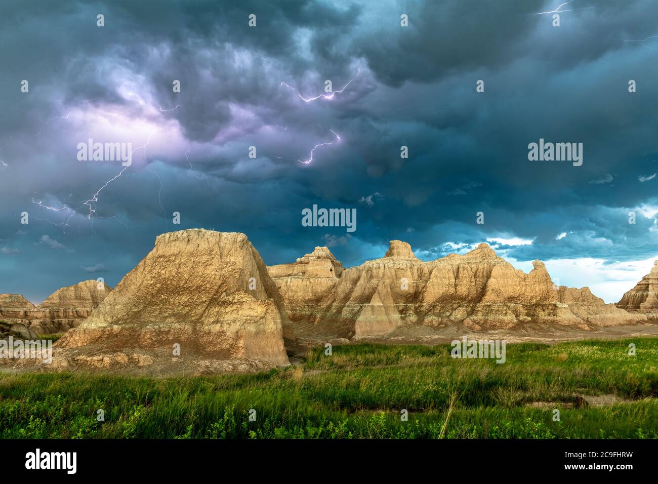 Lightning up the sky hi-res stock photography and images - Alamy