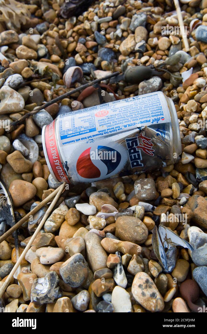 Rubbish, litter, on a pebbled beach Stock Photo - Alamy