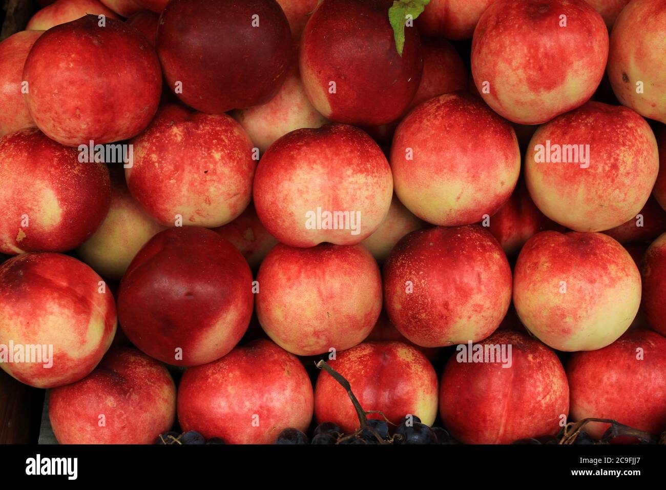 Peaches at farm stand hi-res stock photography and images - Alamy