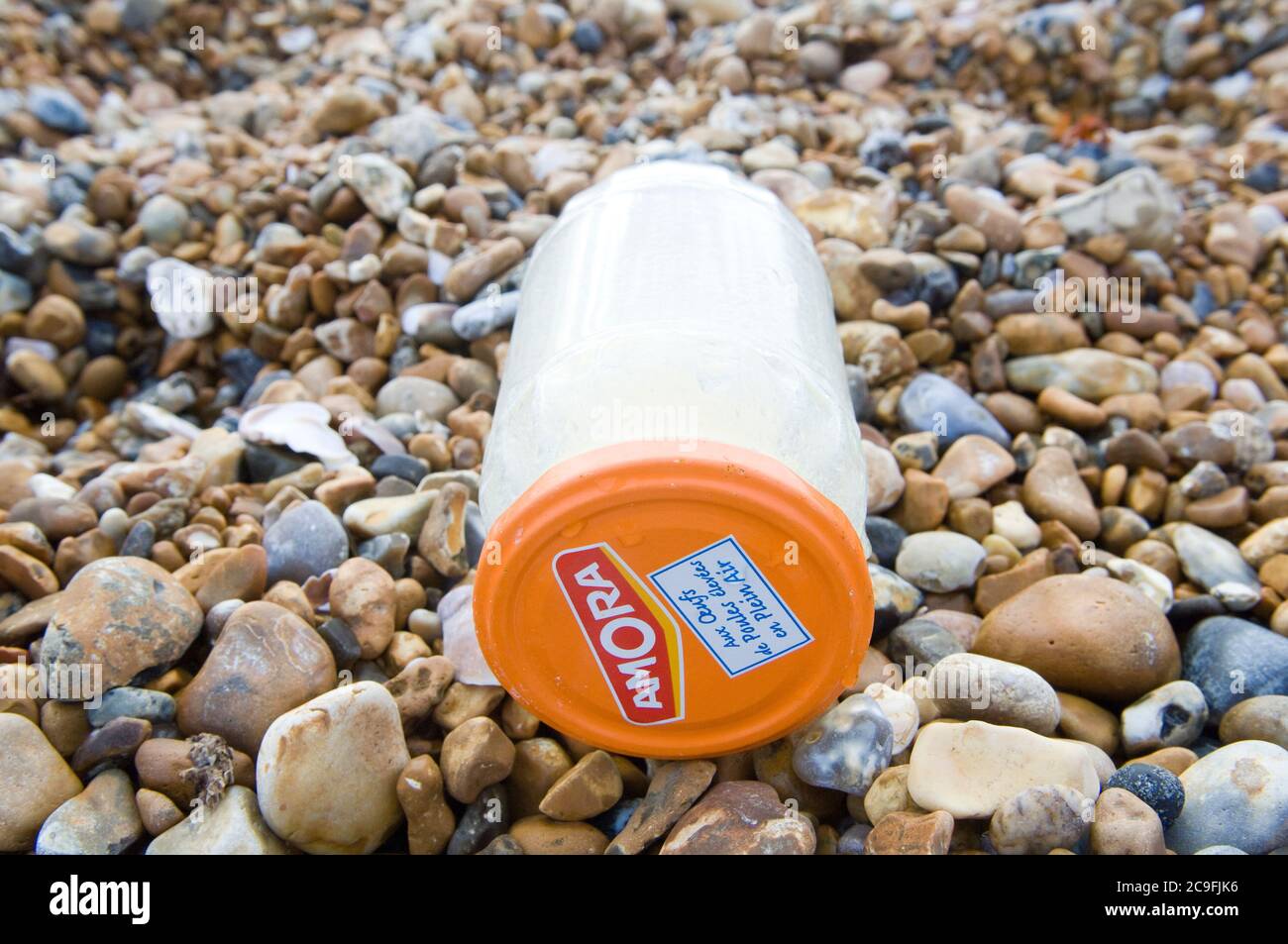 Rubbish, litter, on a pebbled beach Stock Photo - Alamy