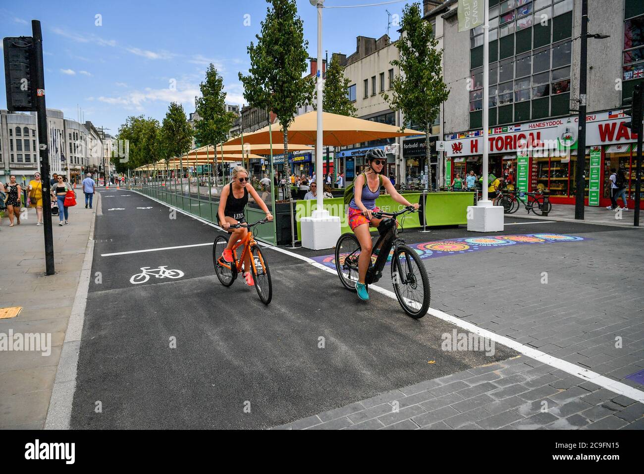 New pedestrianised zone on castle street hi-res stock photography and ...