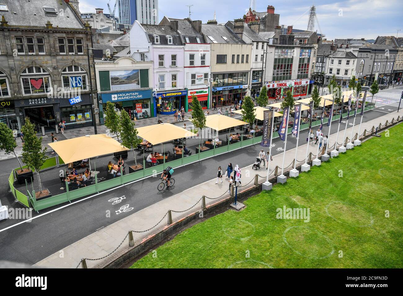 New pedestrianised zone on castle street hi-res stock photography and ...
