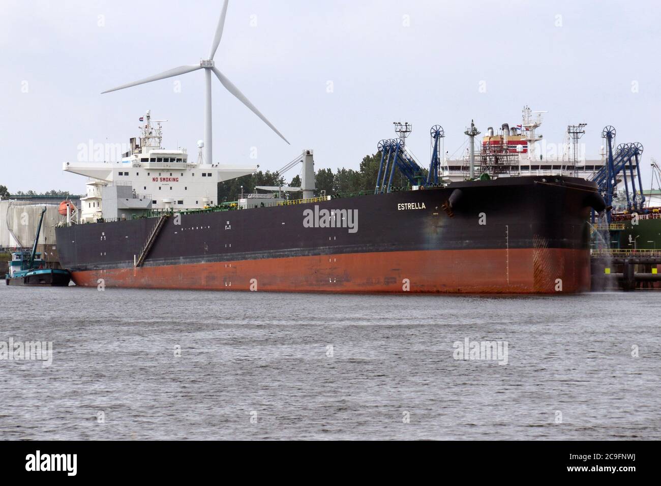 The crude oil tanker Estrella will be unloaded in the port of Rotterdam ...