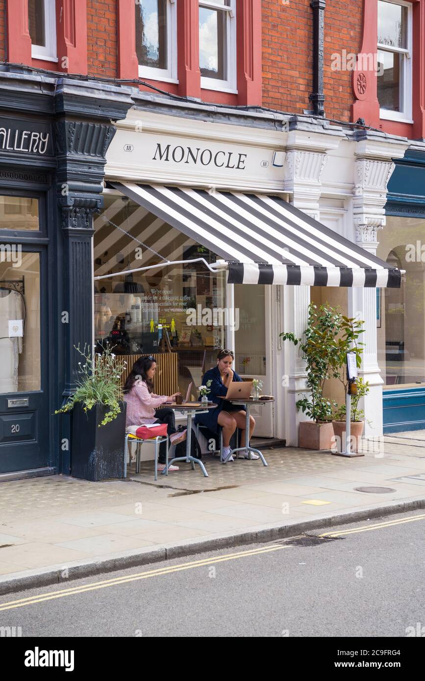 Monocle hi-res stock photography and images - Alamy