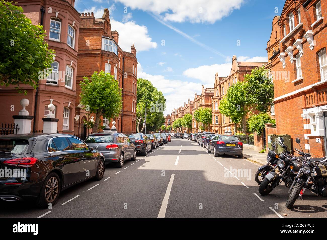 Residential street house architecture hi-res stock photography and ...