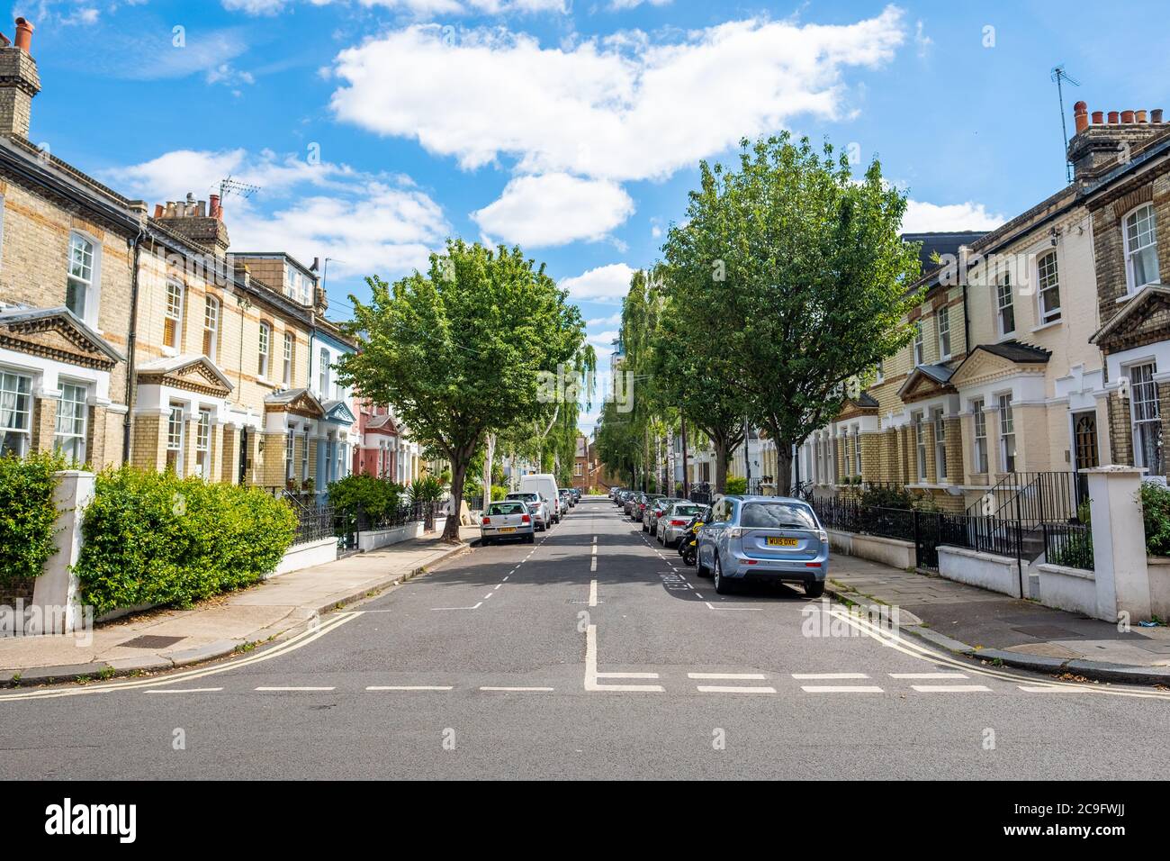 Typical terraced houses england hi-res stock photography and images - Alamy