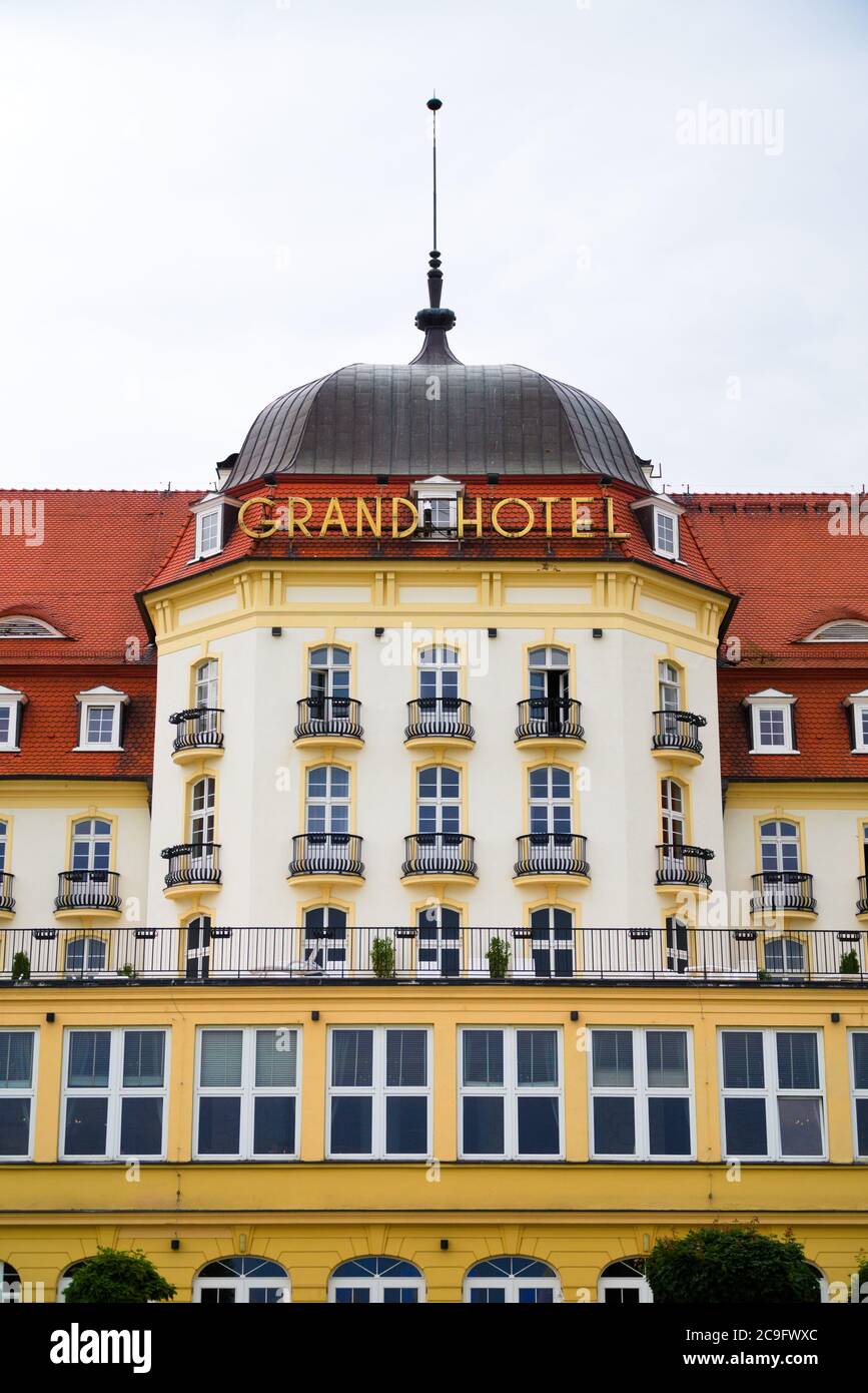 Old hotel building hi-res stock photography and images - Alamy
