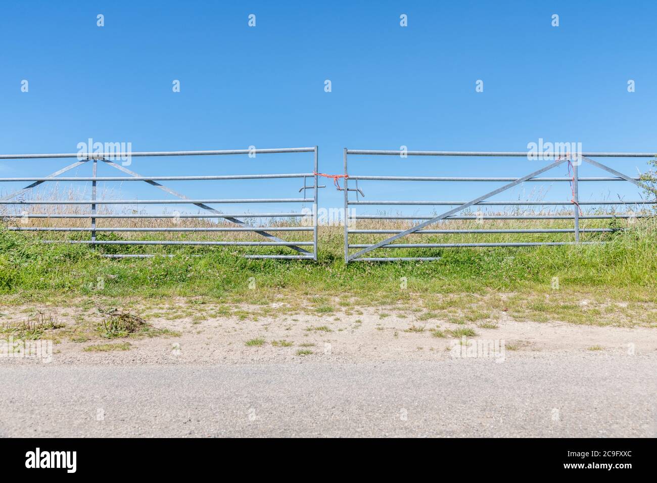 Double metal gate hi-res stock photography and images - Alamy