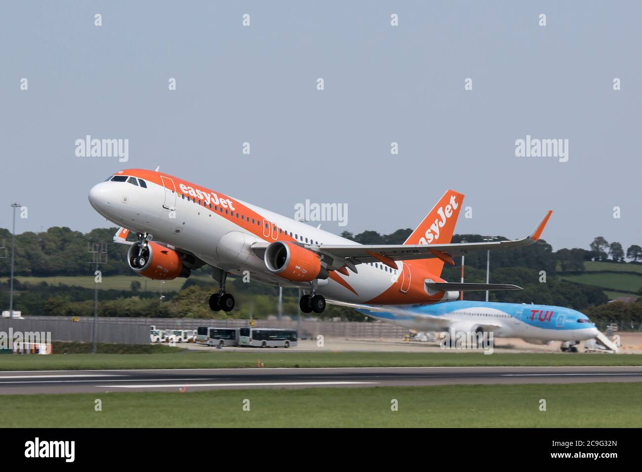Easyjet airbus a320 bristol hi-res stock photography and images - Alamy