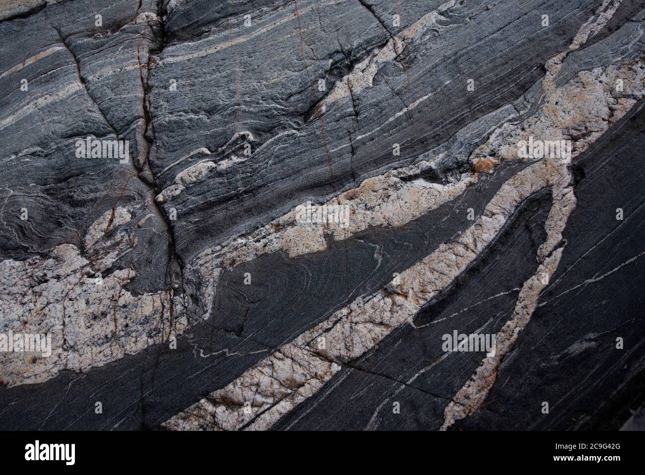 Granite and basalt-mixed bedrock along the northern shore of Lake ...