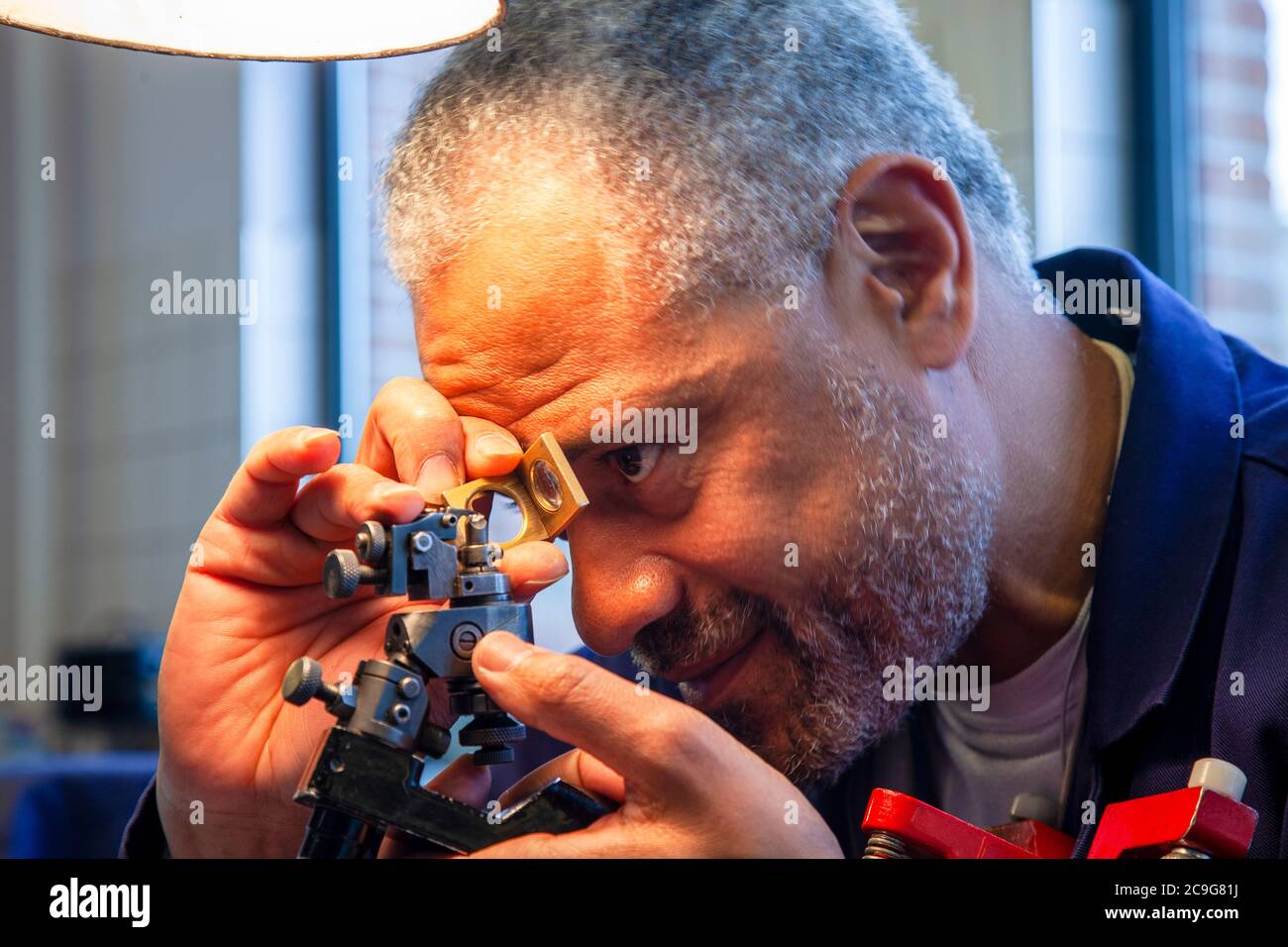 Inspecting diamonds hi-res stock photography and images - Alamy