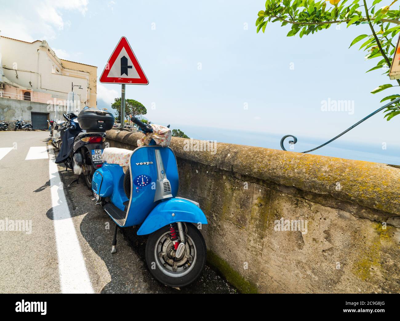 Positano street scene hi-res stock photography and images - Alamy