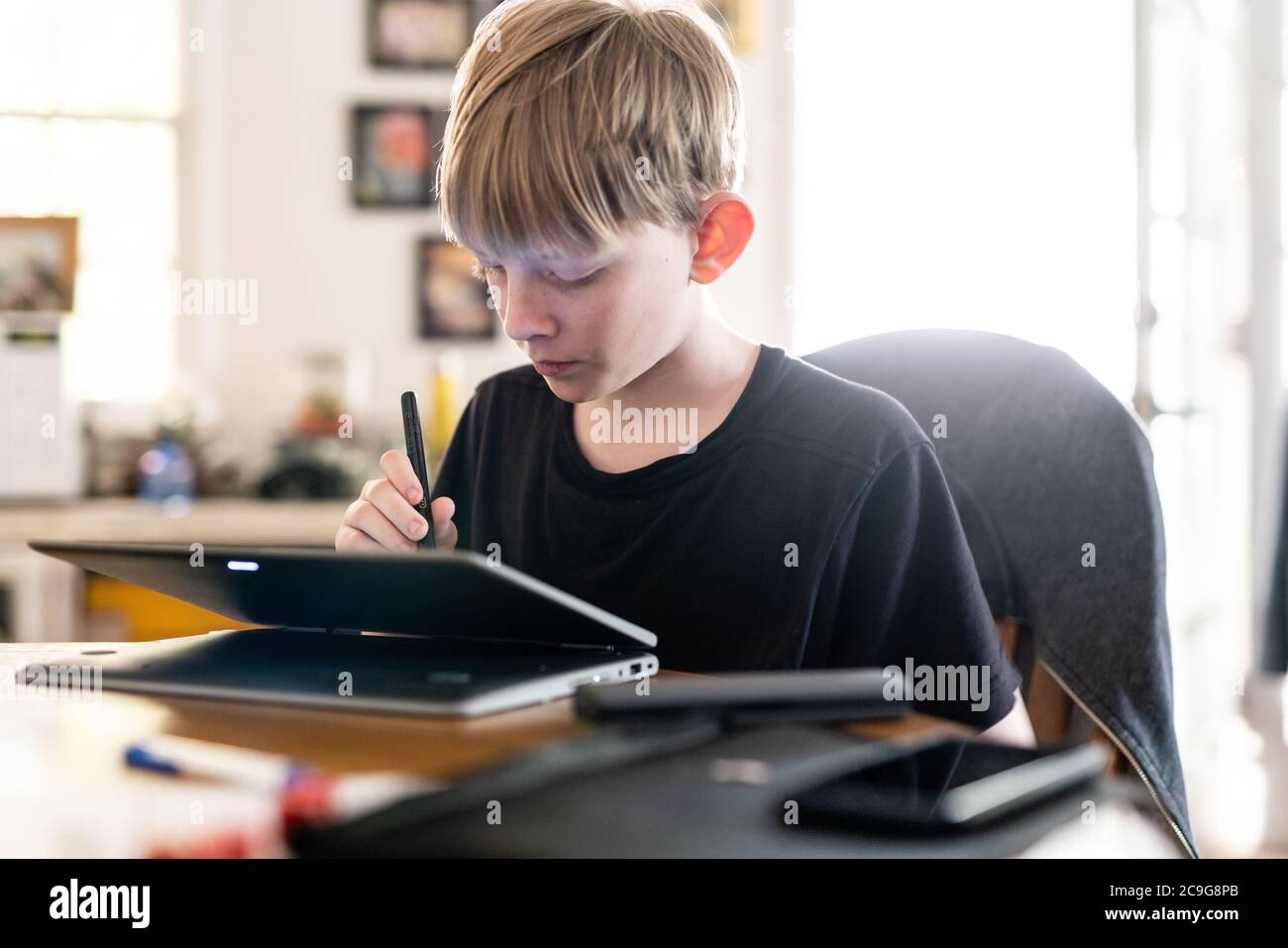 Tween and computer hi-res stock photography and images - Alamy