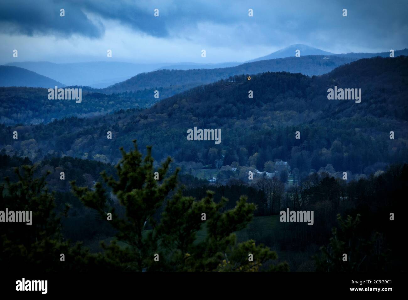 Star green thunder hi-res stock photography and images - Alamy