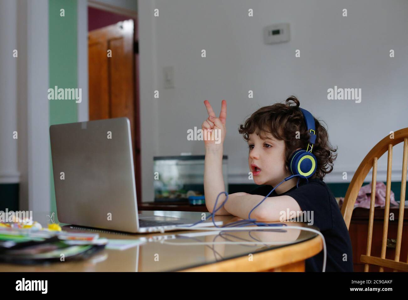 Boy elearning hi-res stock photography and images - Alamy