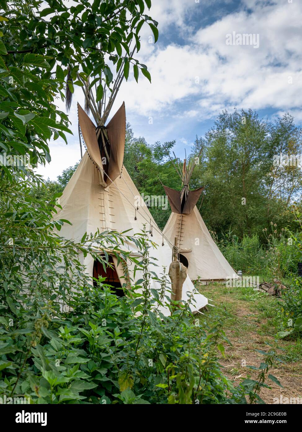 Lakota tipi hi-res stock photography and images - Alamy