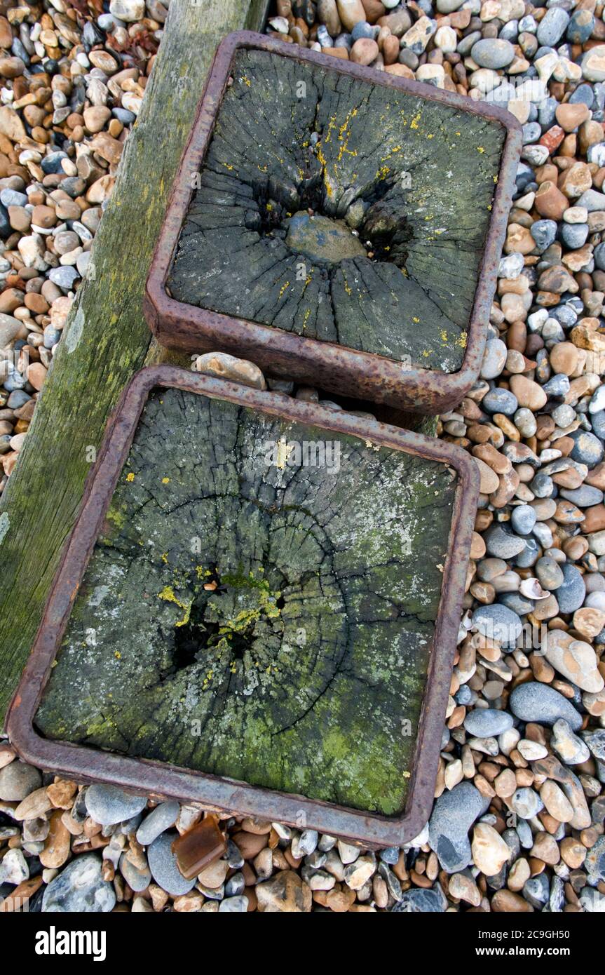 Groynes on beach to prevent erosion hi-res stock photography and images ...