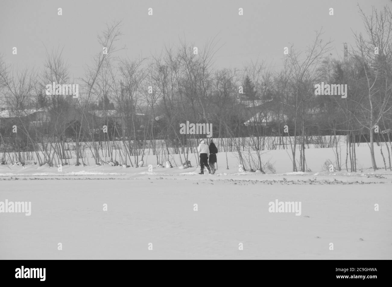 People strolling along a snowy path Stock Photo - Alamy