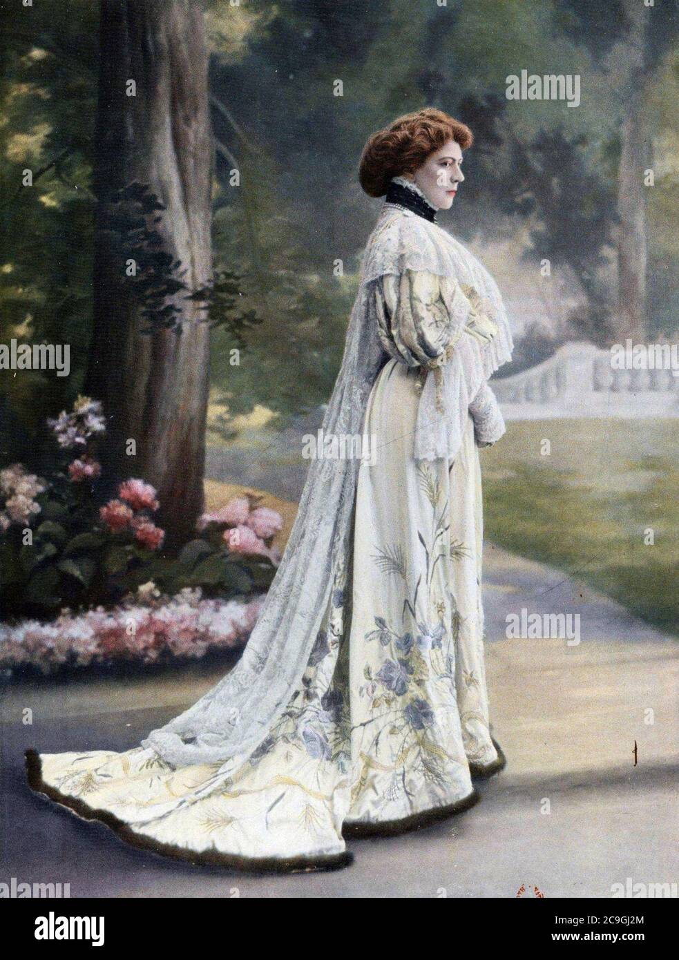 Jane Hading - Toilette de théâtre par Redfern 1906 cropped Stock Photo ...
