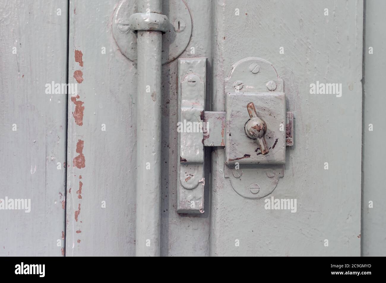 Old fashioned hinge hi-res stock photography and images - Alamy