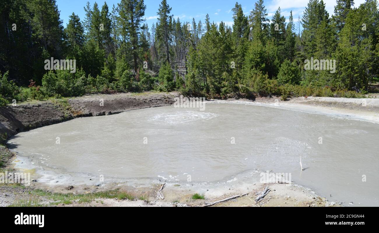 Black dragon caldron hi-res stock photography and images - Alamy