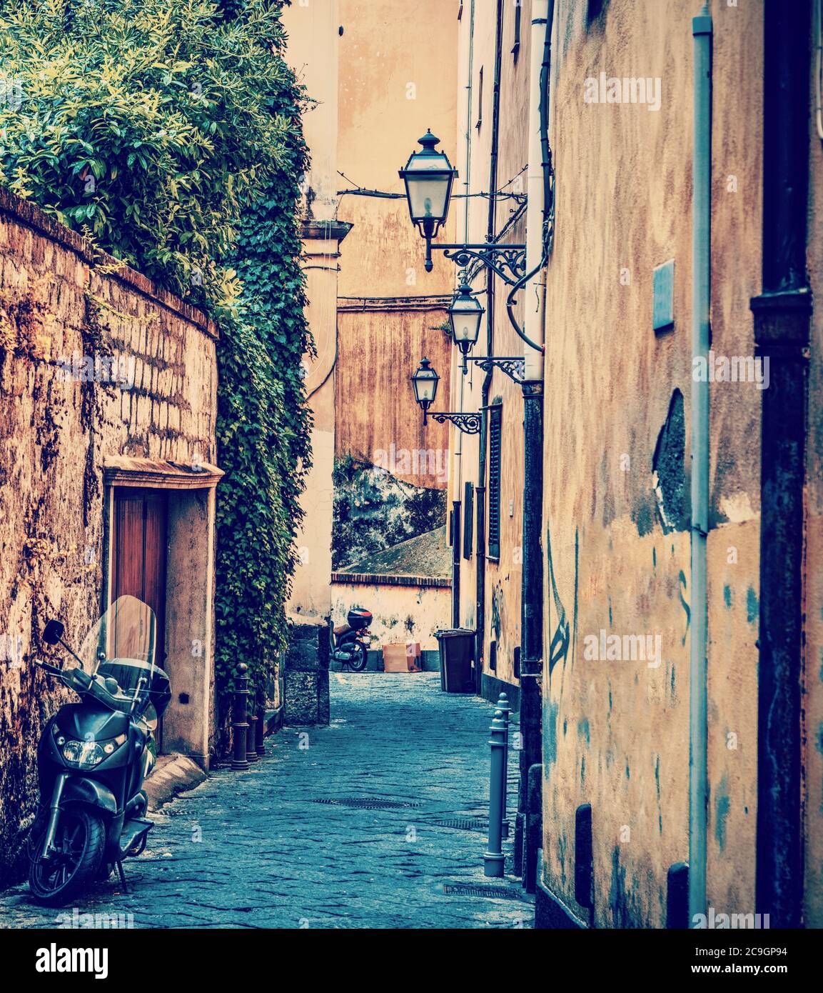 Narrow alley street in sorrento italy hi-res stock photography and ...