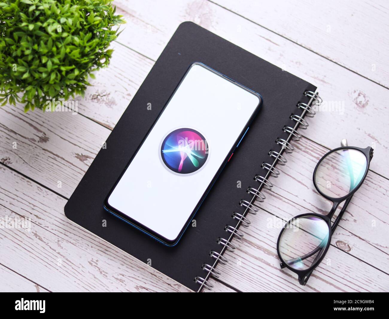 Siri logo hi-res stock photography and images - Alamy