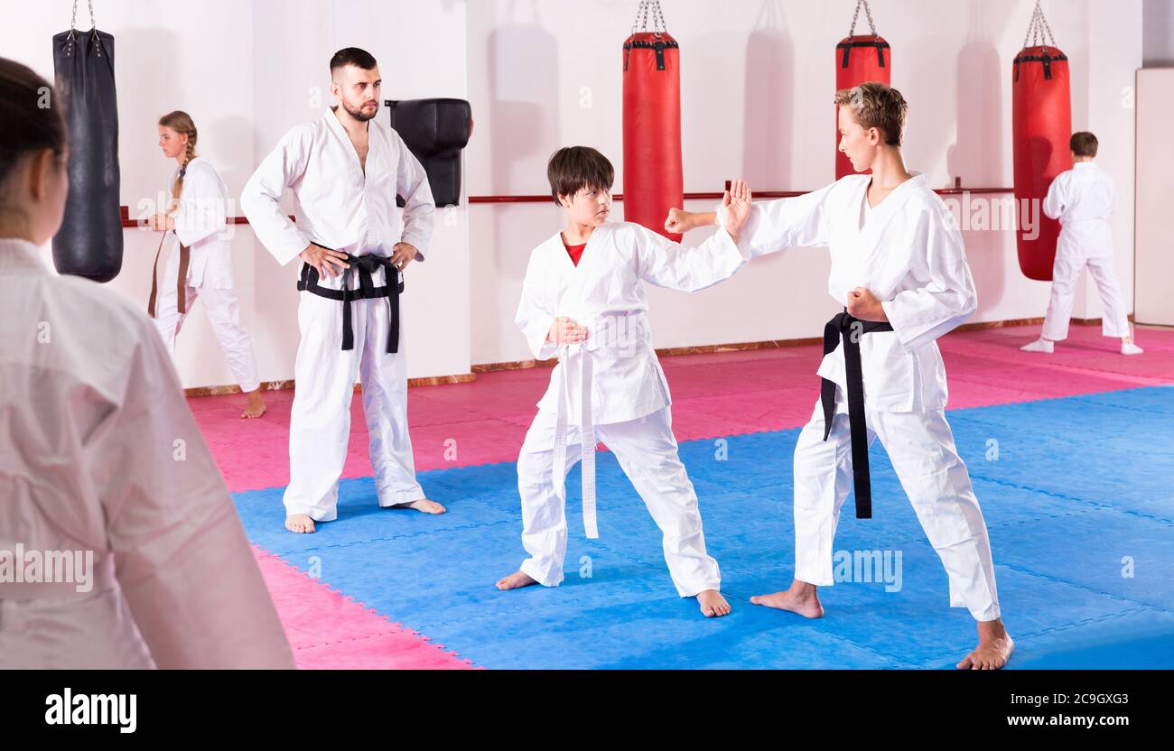 Asian girls practice taekwondo hi-res stock photography and images - Alamy