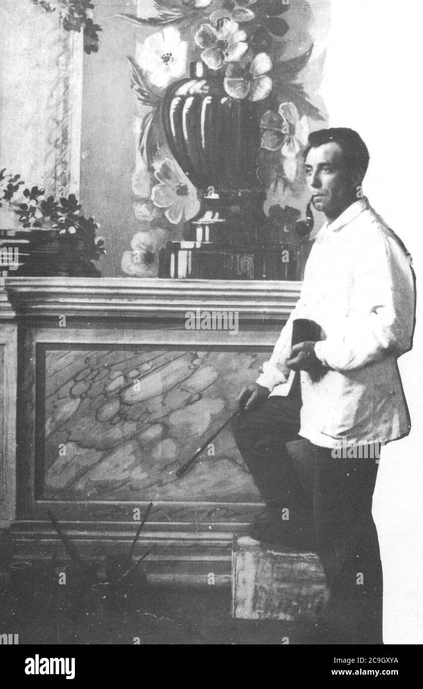 Jan Van den Berghe bij één van zijn decors Stock Photo - Alamy