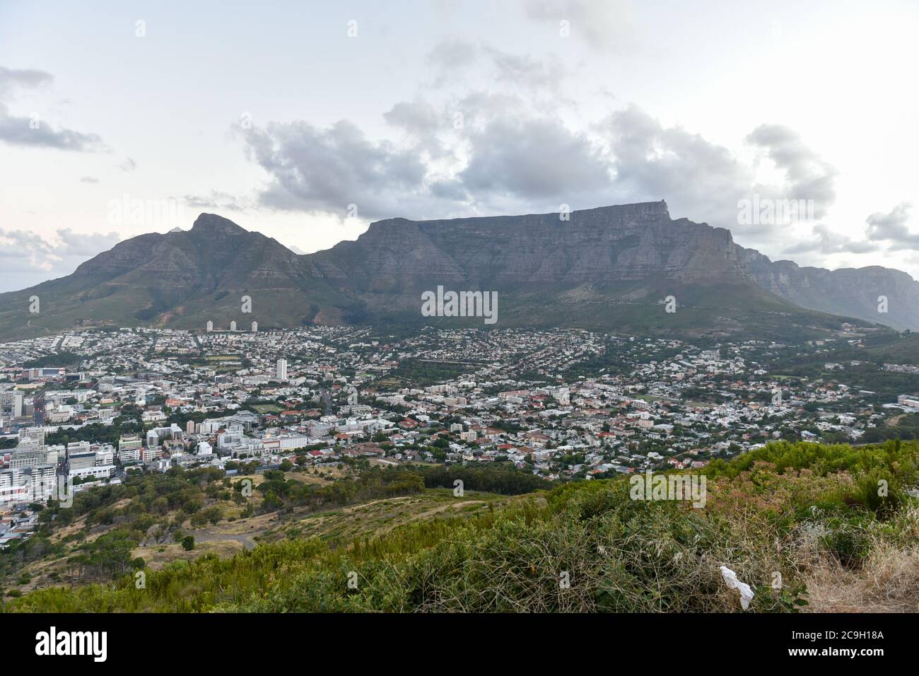 City skyline table mountain hi-res stock photography and images - Alamy