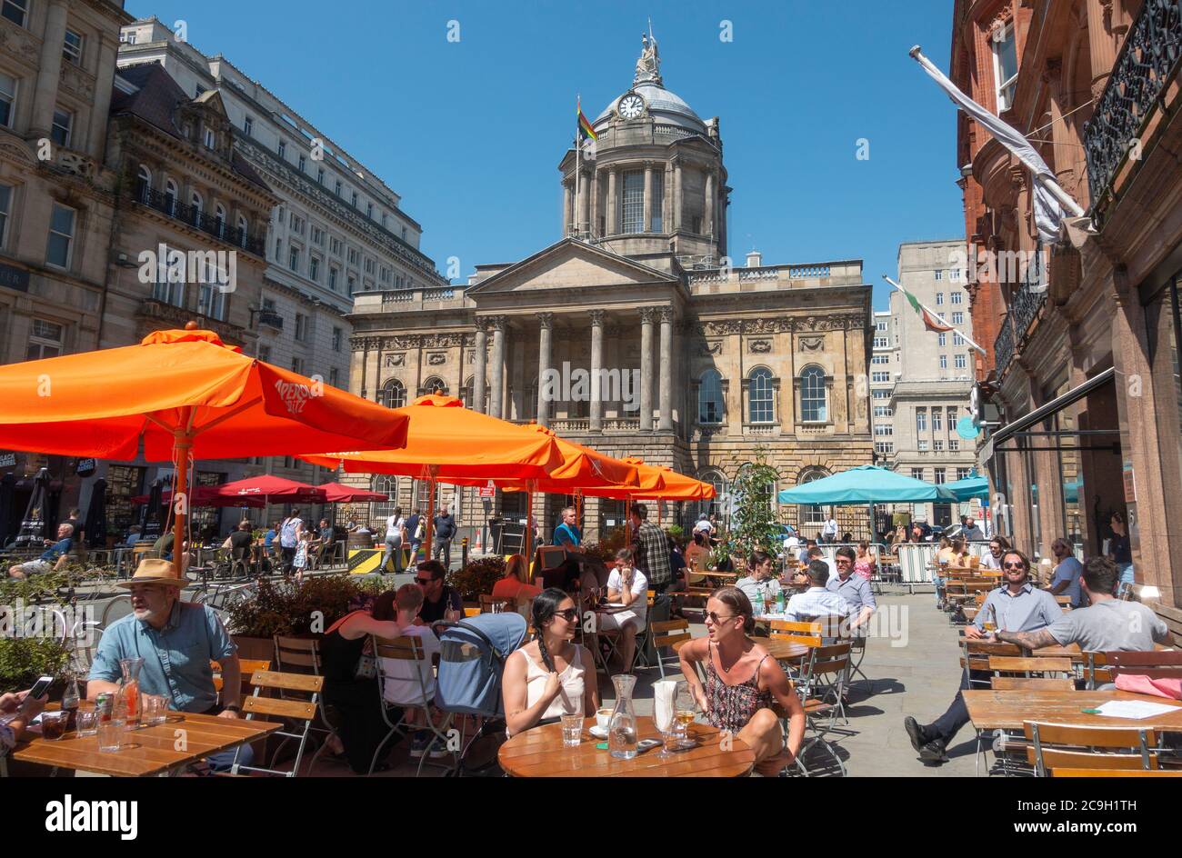Town Hall and open-air restaurants on Castle Street in Liverpool Stock ...